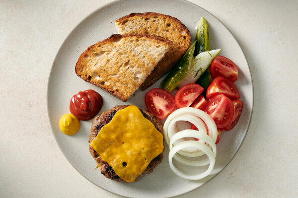 Burger Plate - Bing Chef - The Art of Cooking